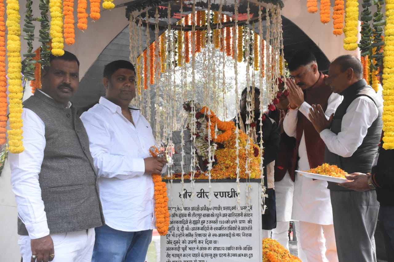 कांग्रेस के पूर्व प्रदेश अध्यक्ष ने शहीद रणधीर को किया नमन - देवभूमि ...